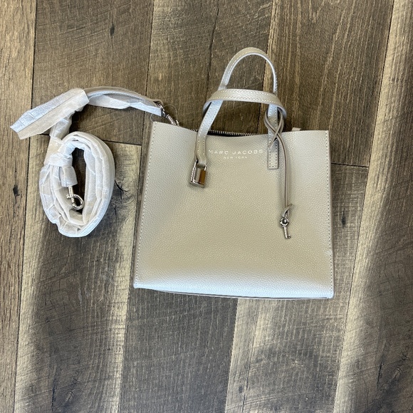 Marc Jacobs | Bags | New Marc Jacobs Gray Pebbled Lock Key Crossbody ...